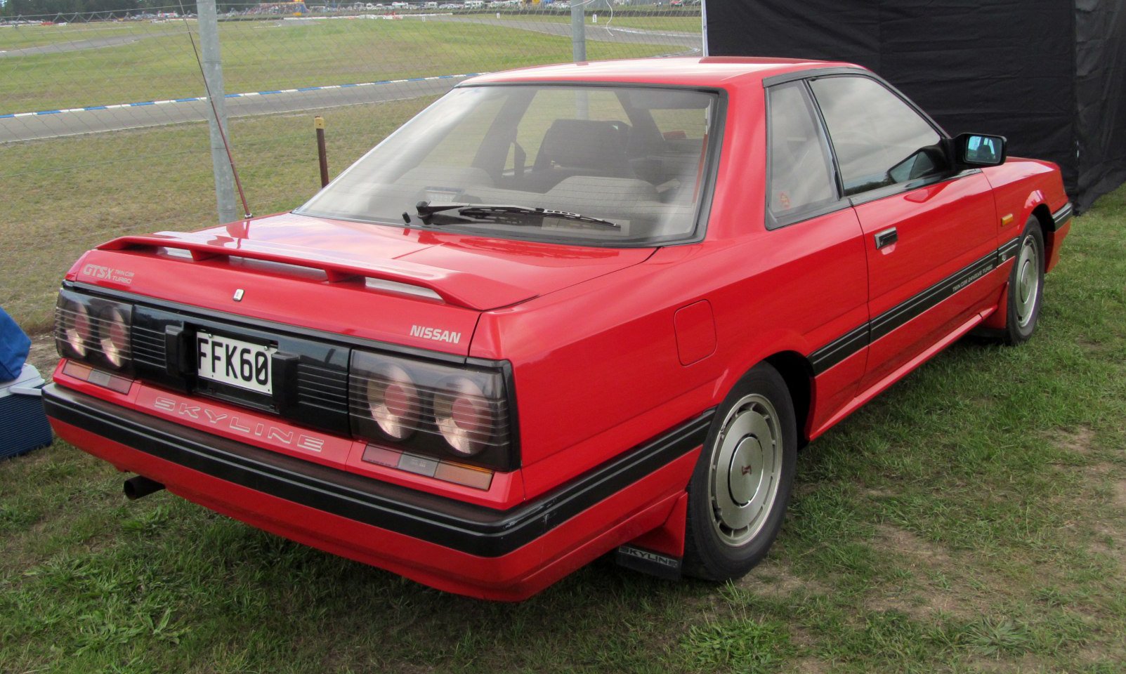 Nissan Skyline technical specifications and fuel economy